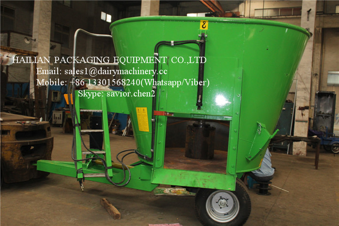 Stationary Feed Mixer For Farm Animal Feeding Mixing Vertical Green Color
